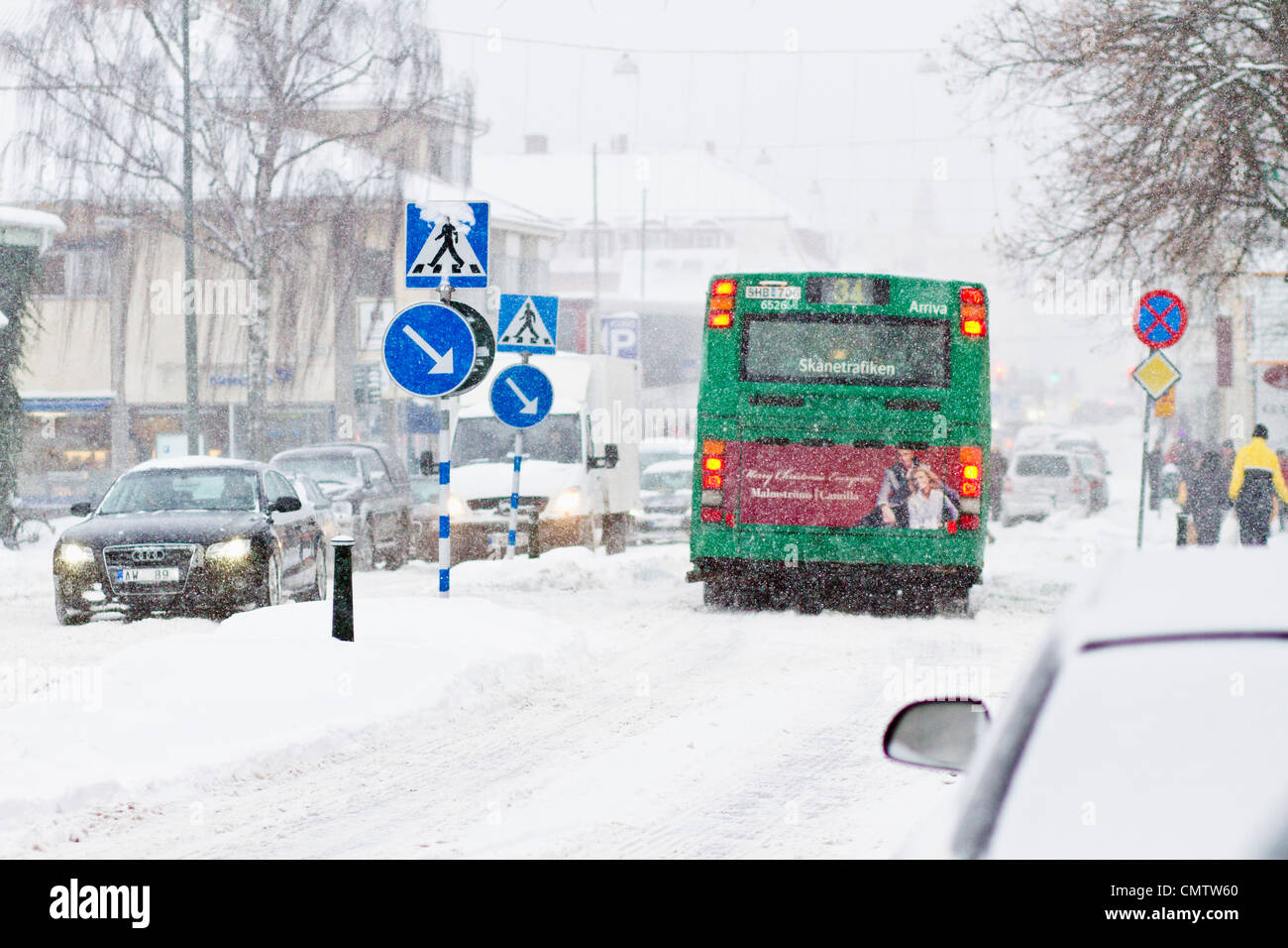 Traffic in snow storm hi-res stock photography and images - Alamy