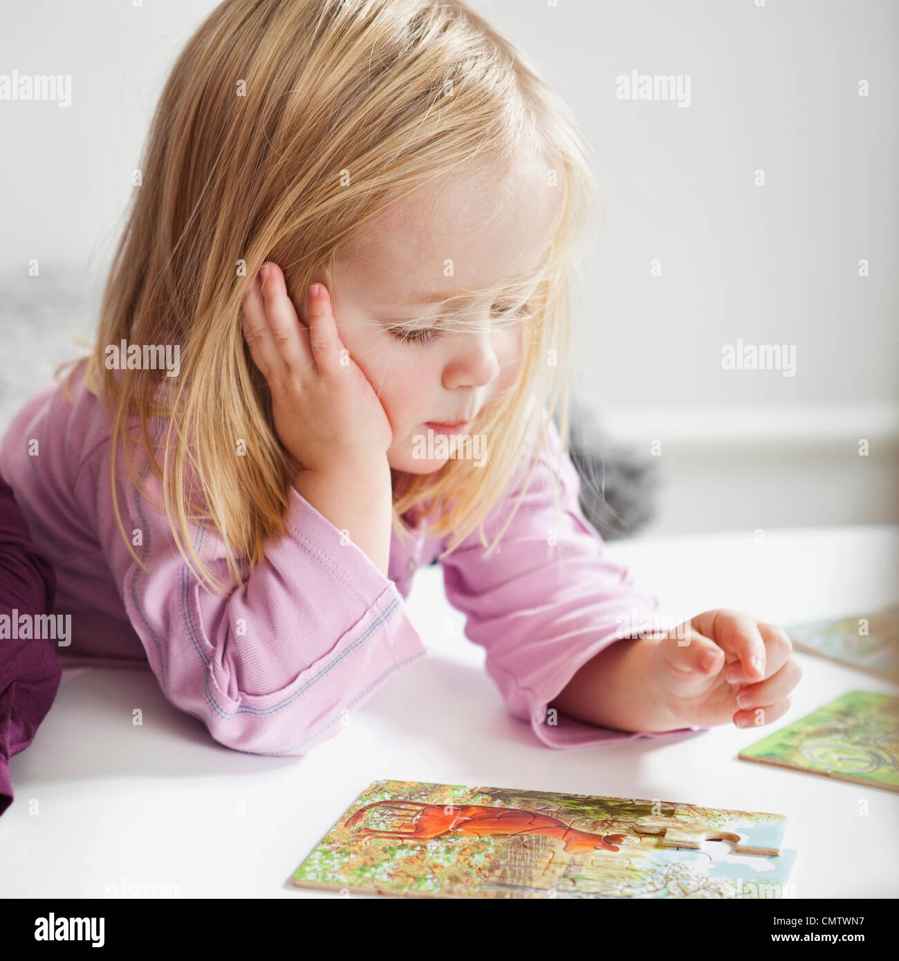 Puzzle girl hi-res stock photography and images - Alamy