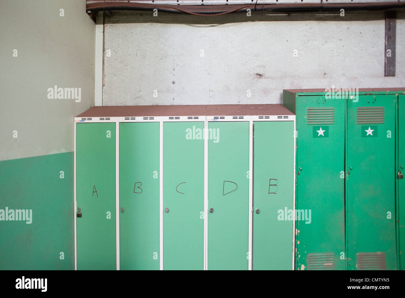 Abandoned lockers hi-res stock photography and images - Alamy