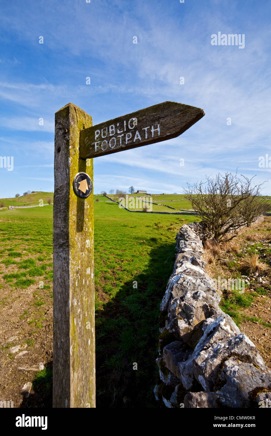 Sign waymarker hi-res stock photography and images - Alamy