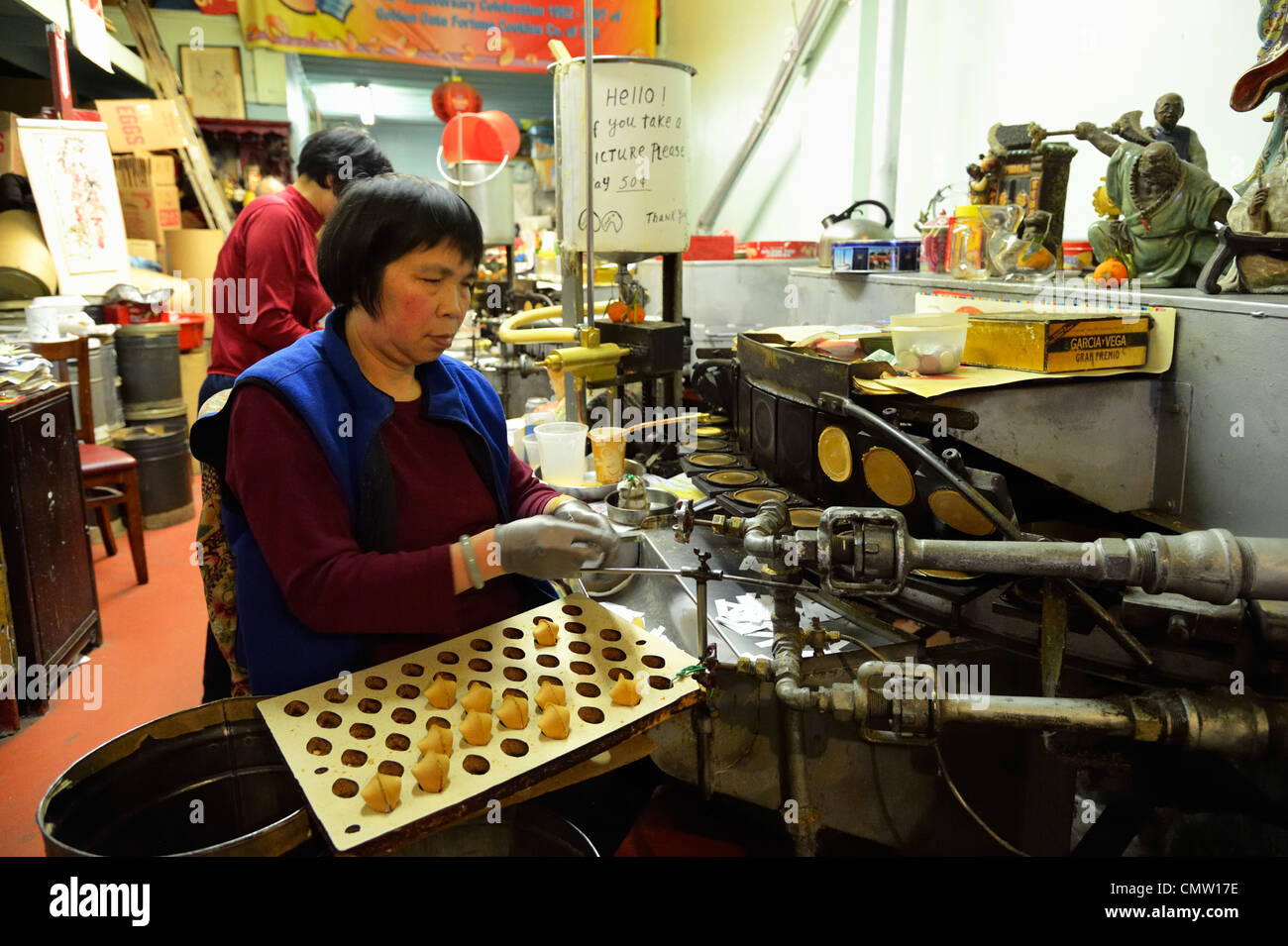 Chinese statues store hi-res stock photography and images - Alamy