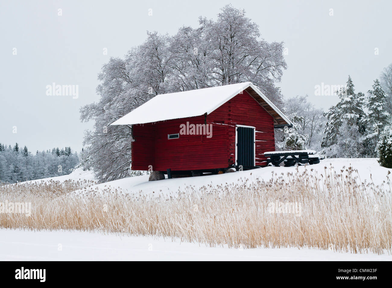 Exterior red cottage hi-res stock photography and images - Alamy