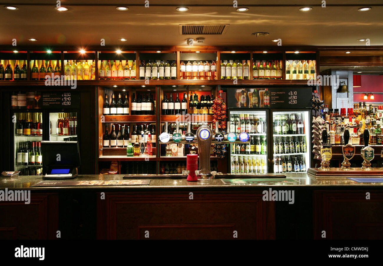 Inside a pub hi-res stock photography and images - Alamy