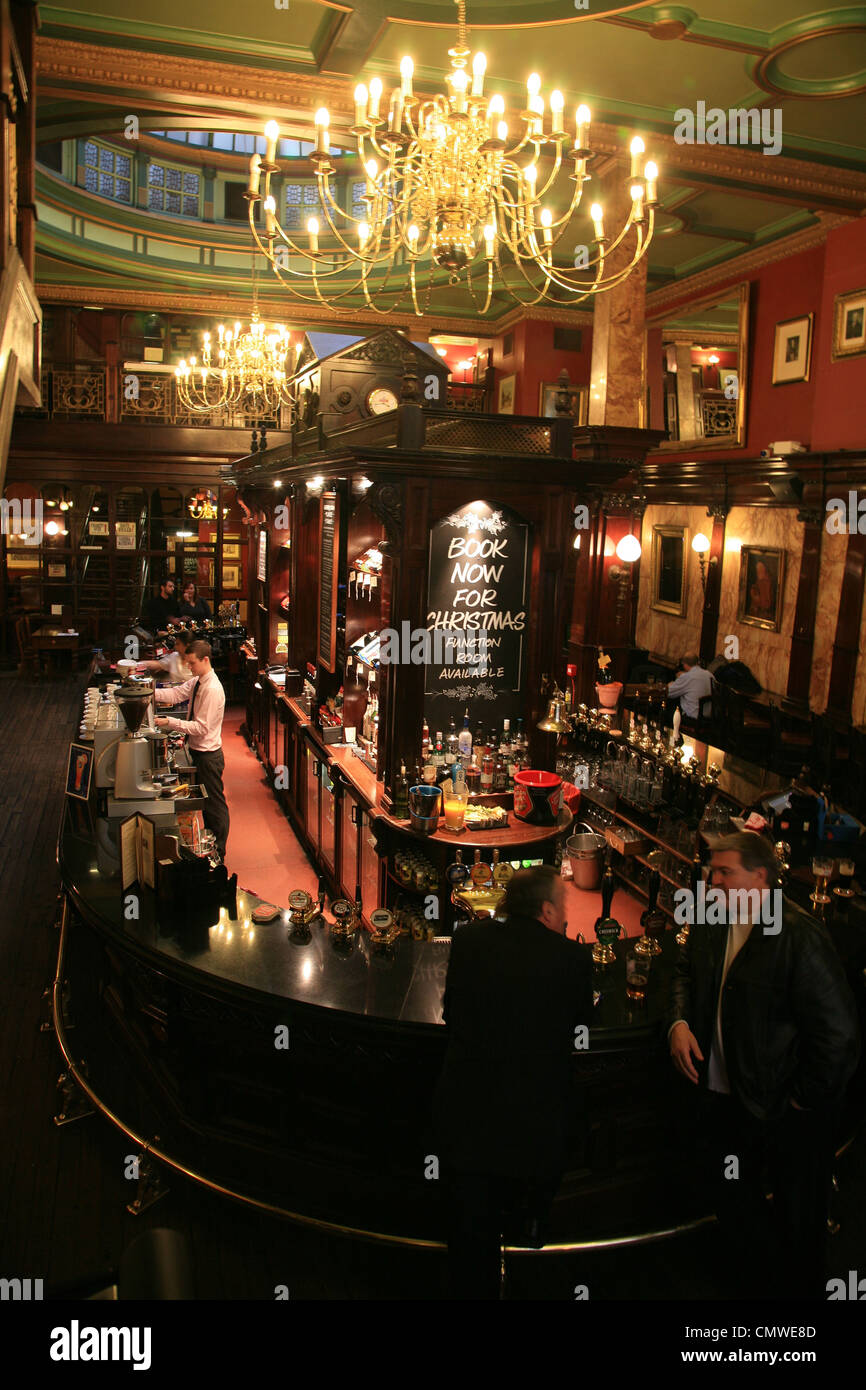 Night club bar area interior hi-res stock photography and images - Alamy