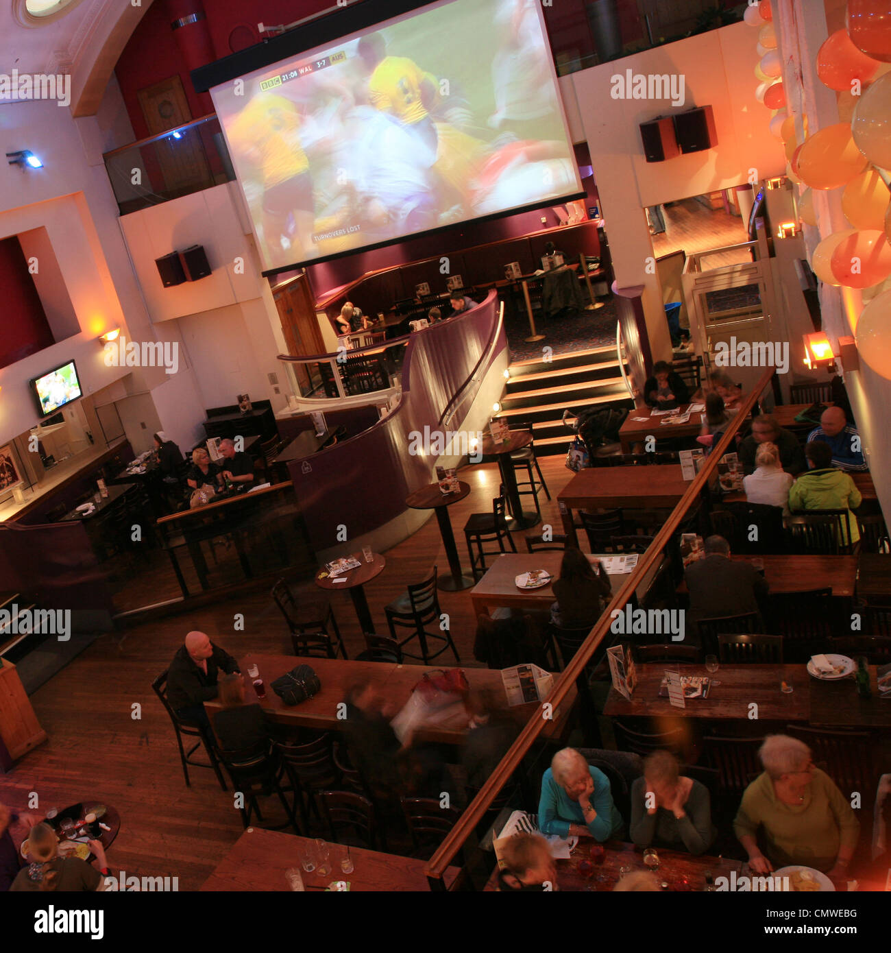 Pub crowd inside hi-res stock photography and images - Alamy
