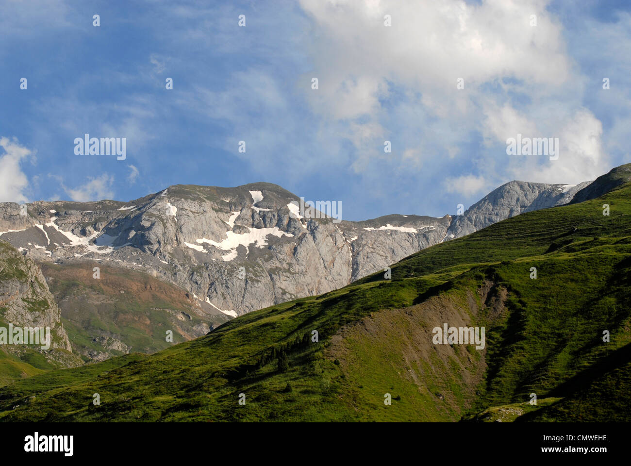Pyranees mountains hi-res stock photography and images - Alamy