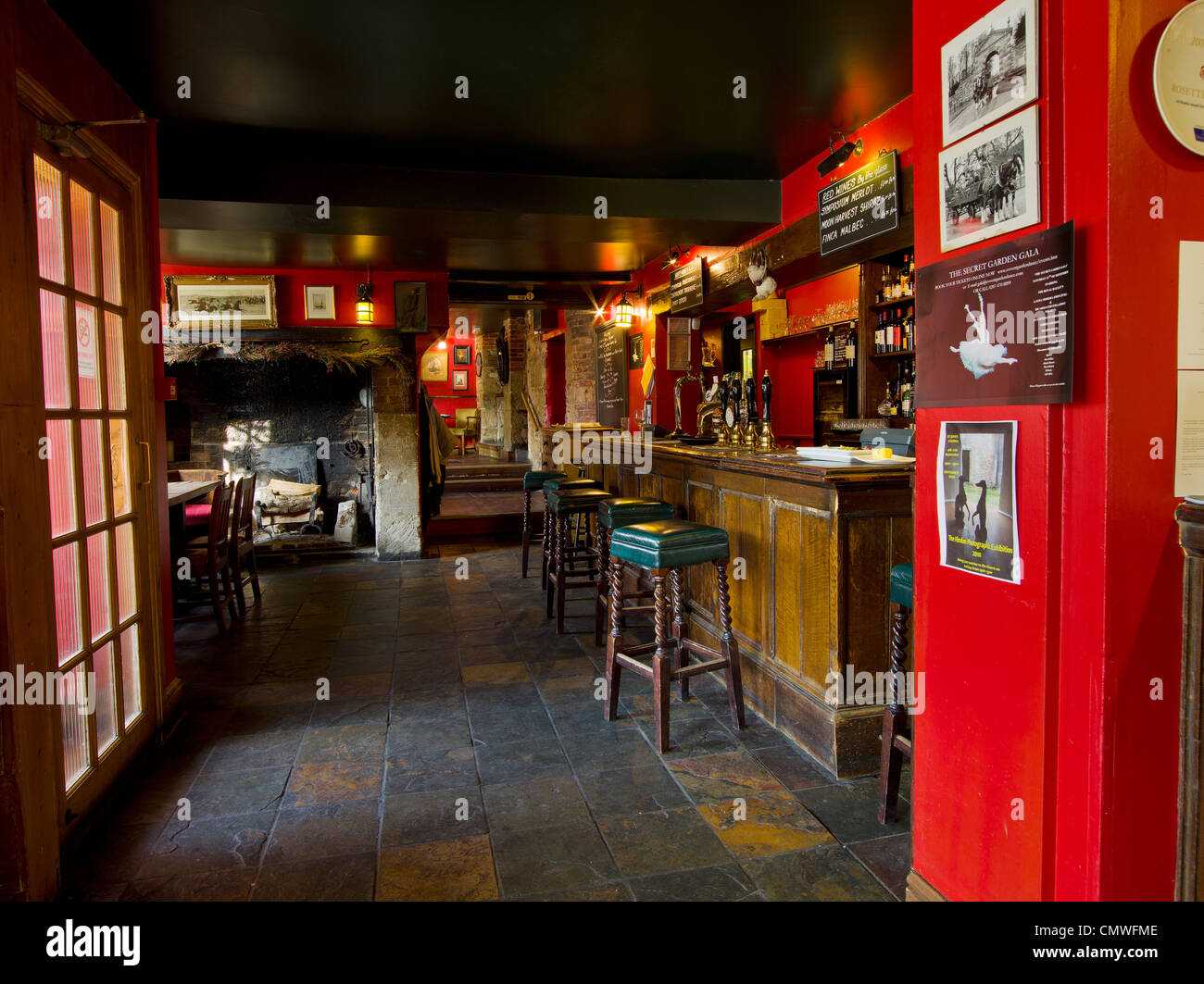 English British country pub Stock Photo - Alamy