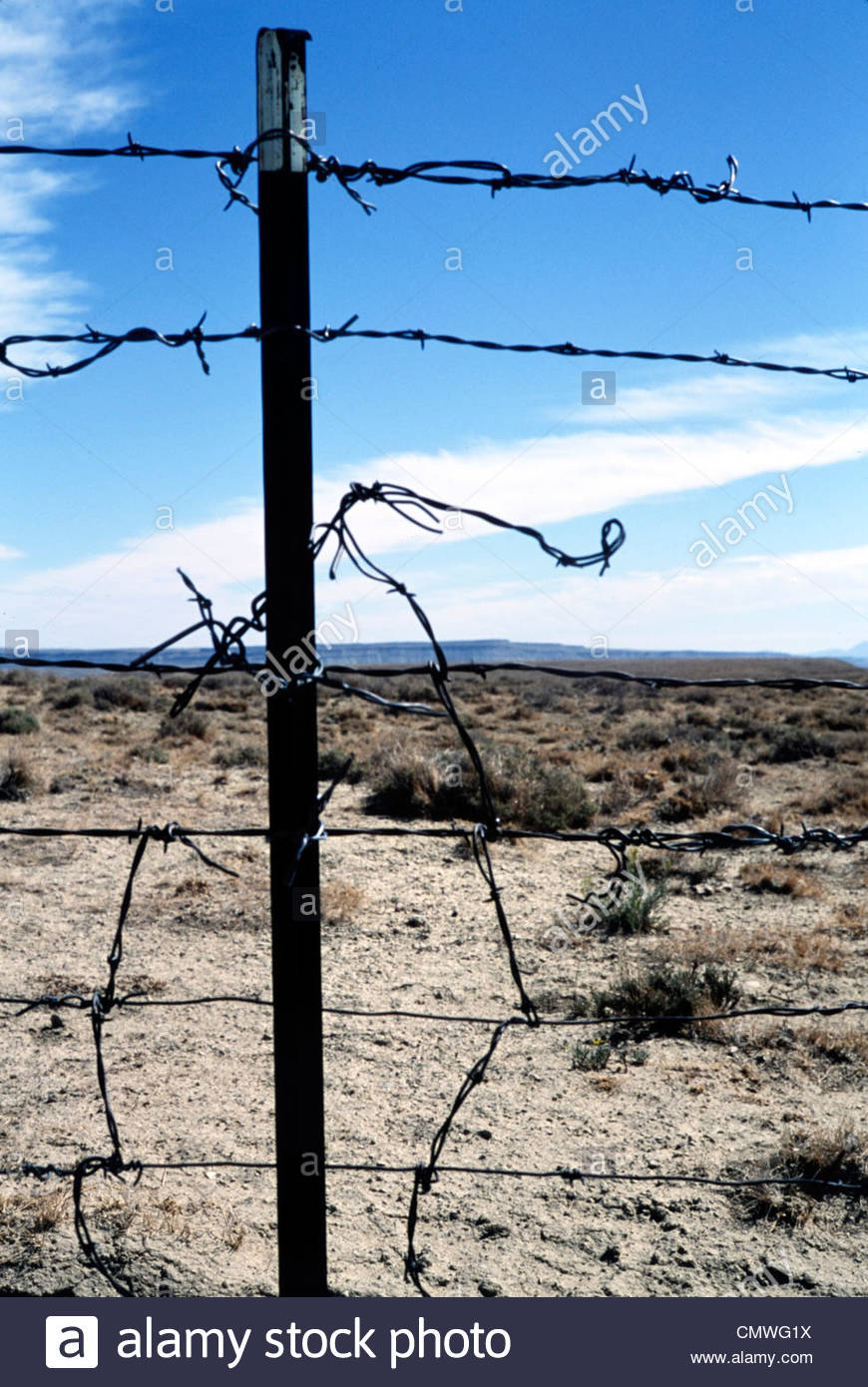 Broken Barbed Wire Stock Photos & Broken Barbed Wire Stock Images - Alamy