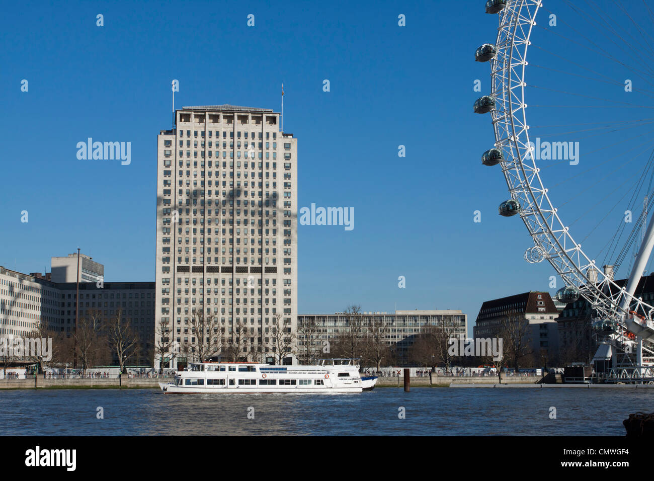 Shell centre & London Eye on the River Thames, Southbank, London ...