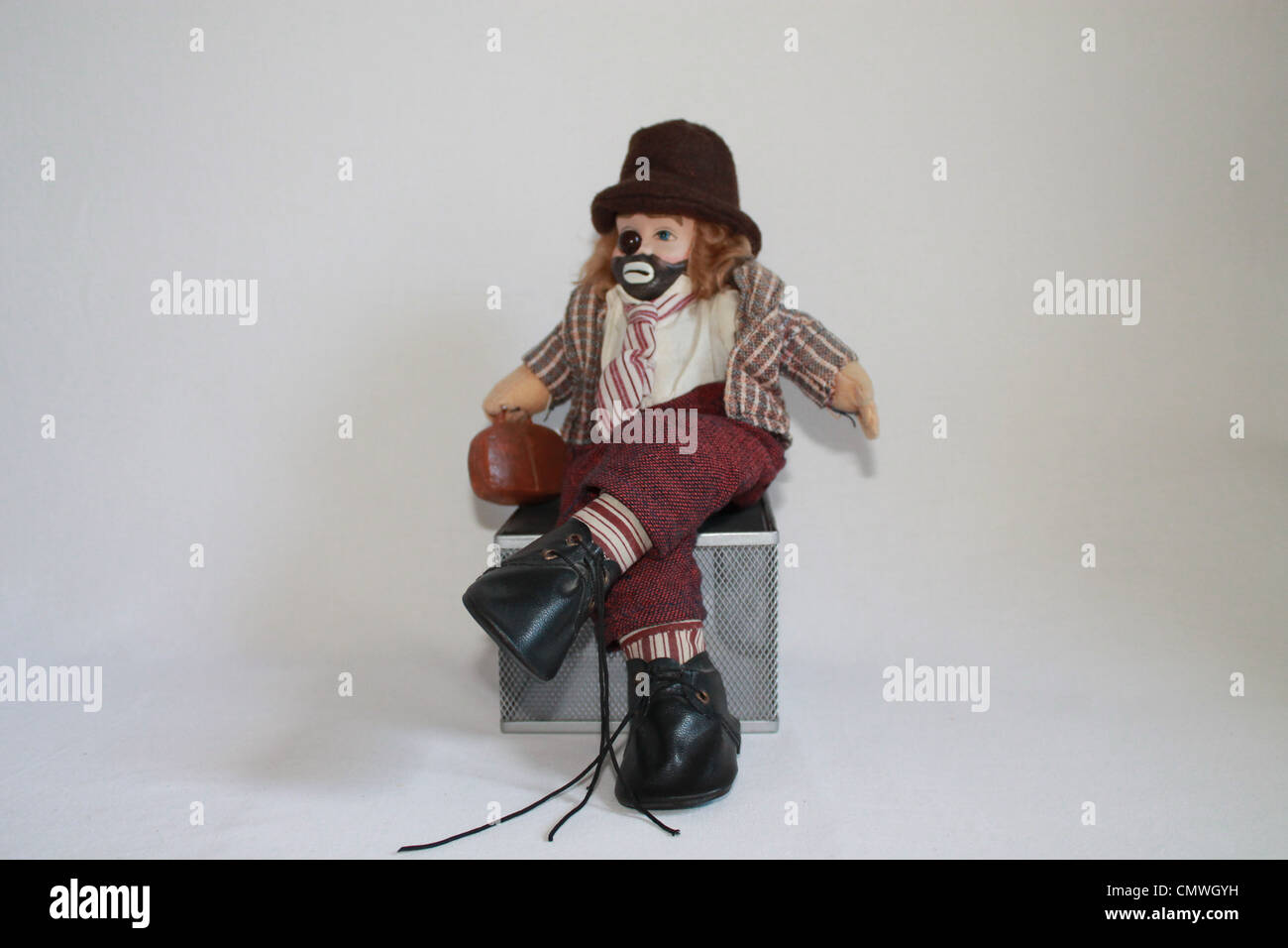 Sitting clown hi-res stock photography and images - Alamy