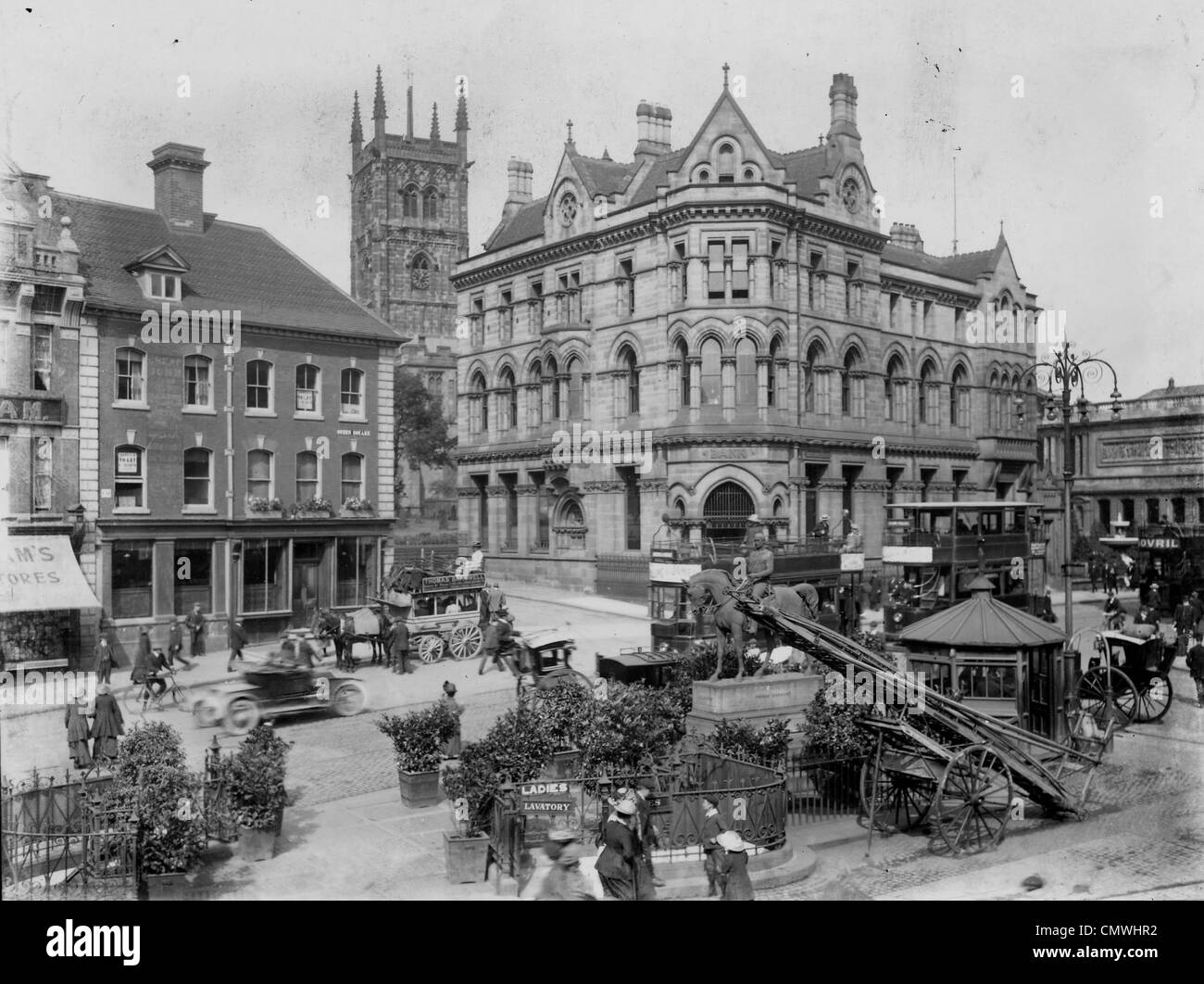 Queen Square, Wolverhampton, Early 20th cent. A busy scene in Queen ...