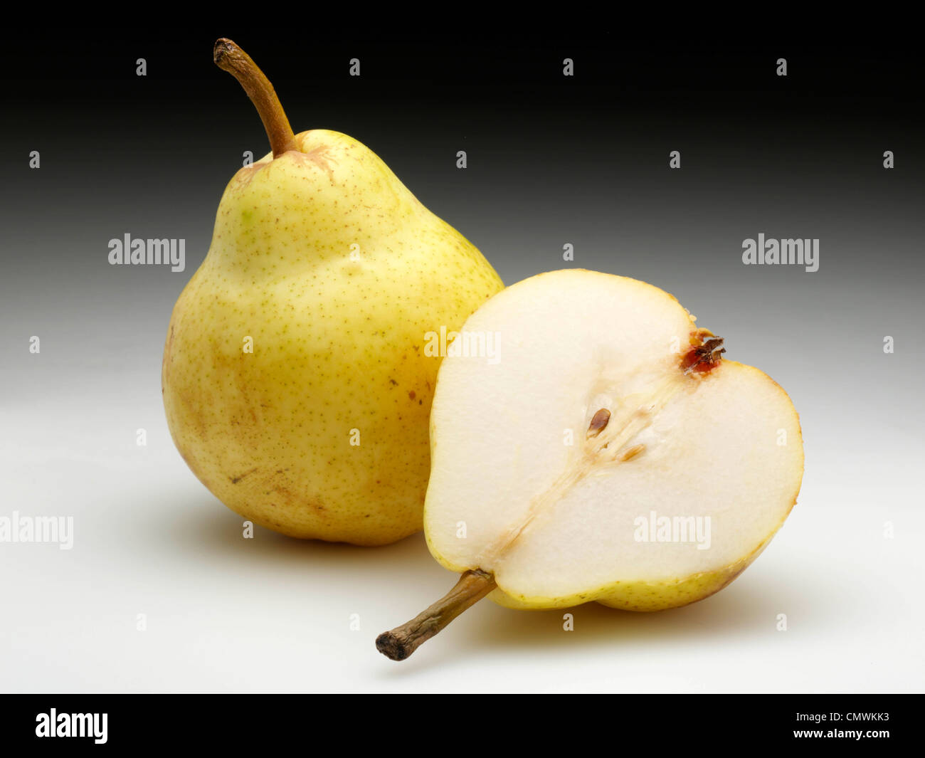 Fresh pears whole half hi-res stock photography and images - Alamy