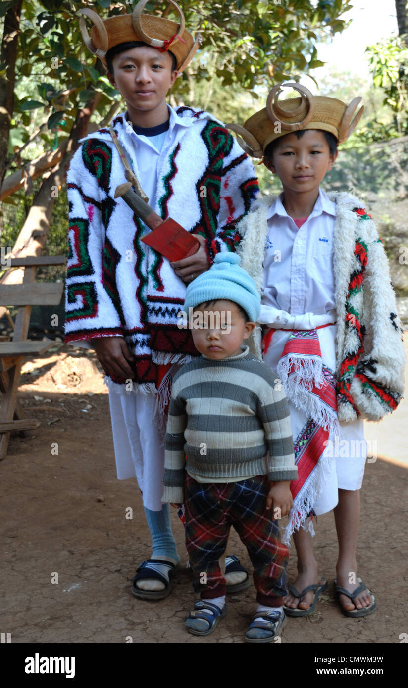 Kachin hi-res stock photography and images - Alamy