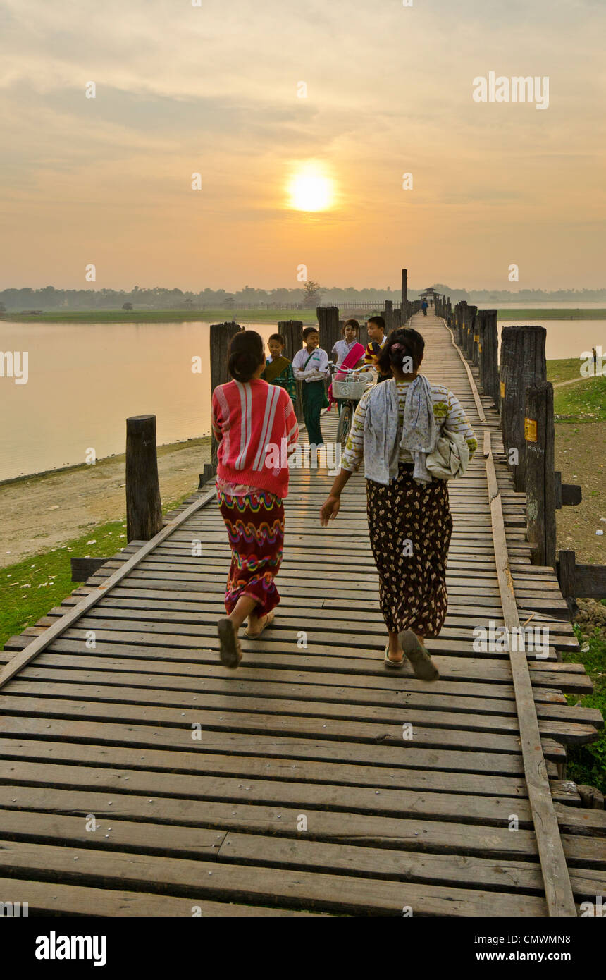 People crossing bridge myanmar hi-res stock photography and images - Alamy