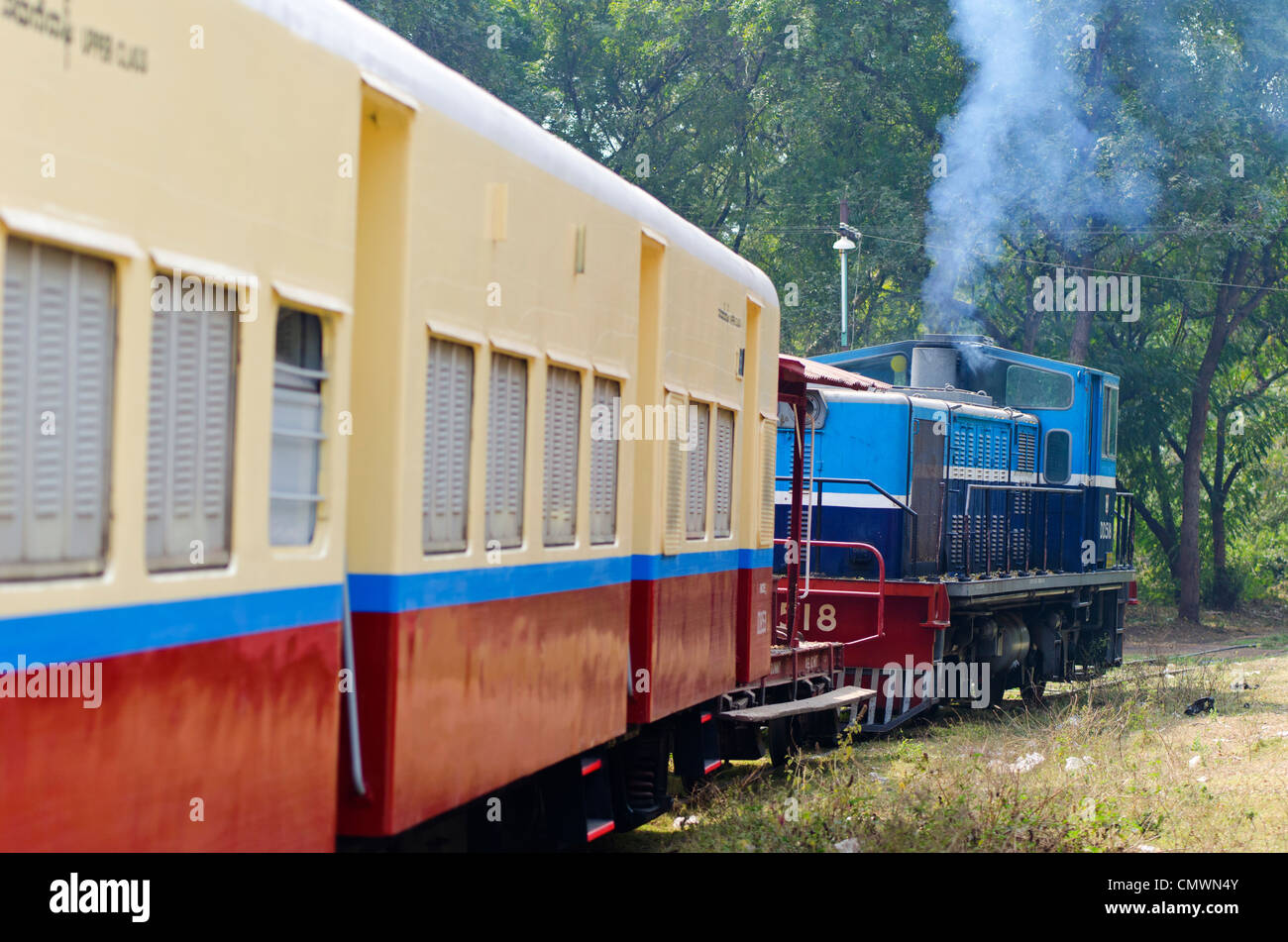 Train shunting hi-res stock photography and images - Alamy