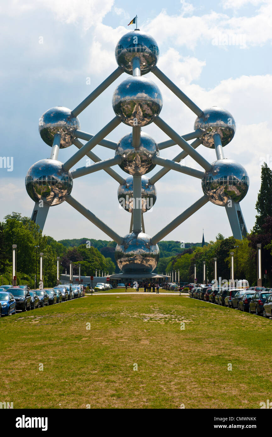 A full shot of The Atomium monument Stock Photo - Alamy