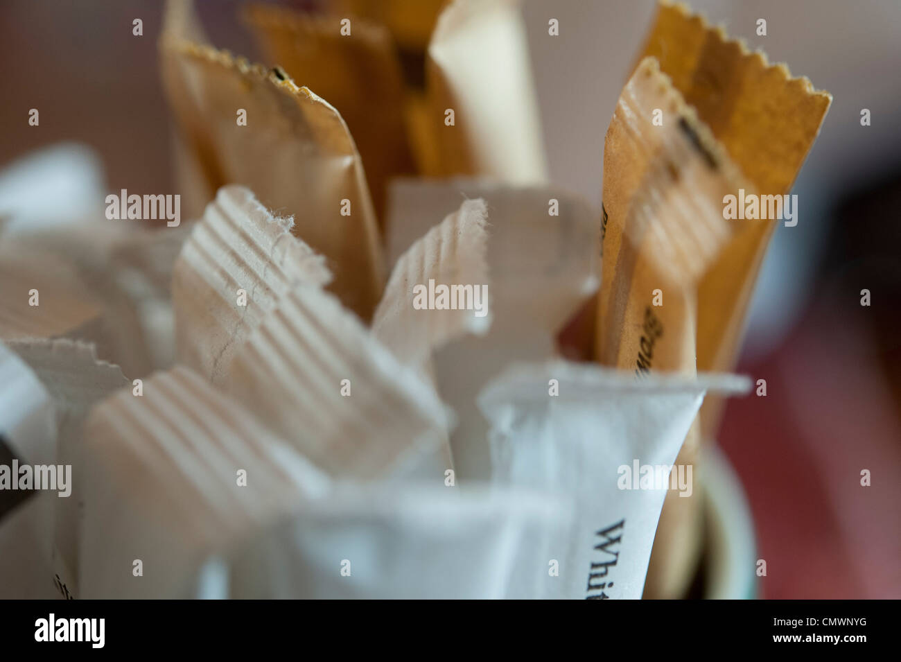 Sugar sachets hi-res stock photography and images - Alamy
