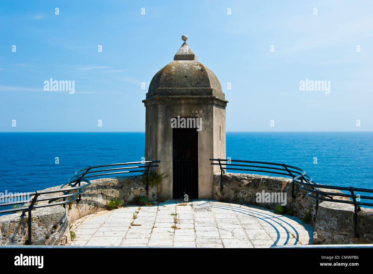 Lighthouse full view hi-res stock photography and images - Alamy
