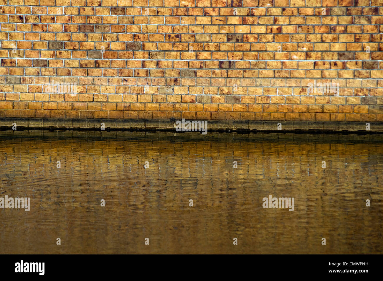 Water reflection abstract hi-res stock photography and images - Alamy