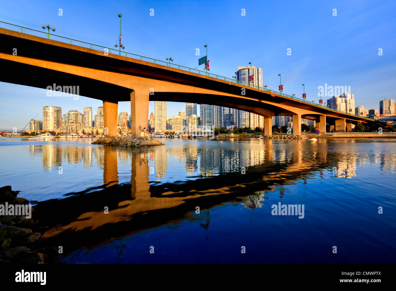 Cambie street bridge hi-res stock photography and images - Alamy