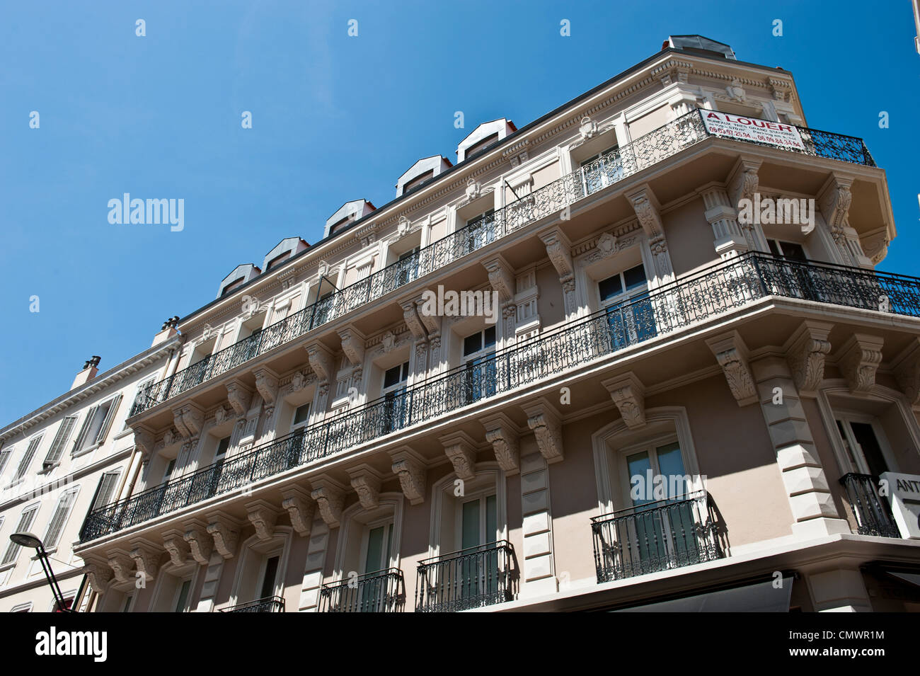 A clear blue sky encompassing a big European building Stock Photo - Alamy