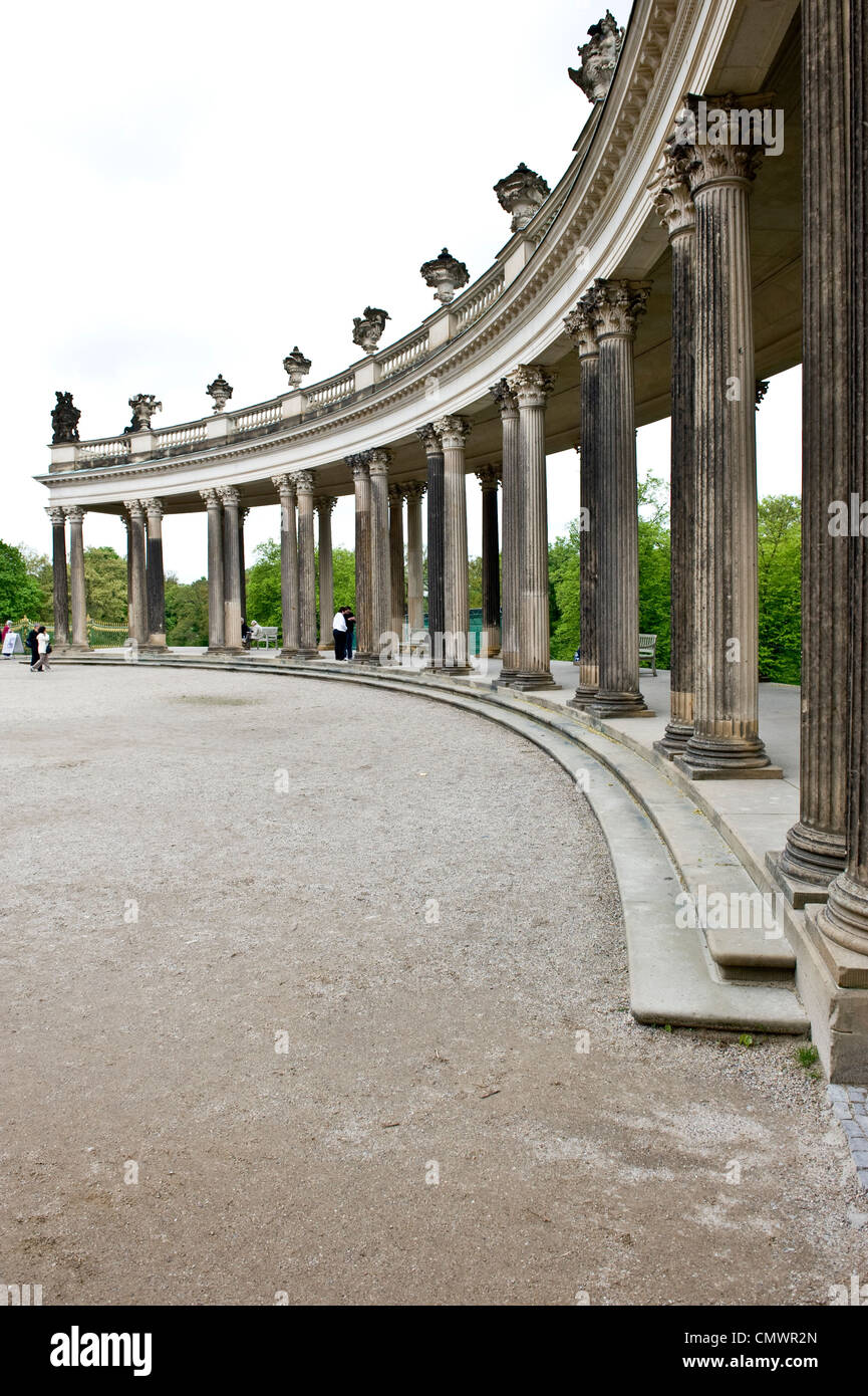 Archway and tourists hi-res stock photography and images - Alamy
