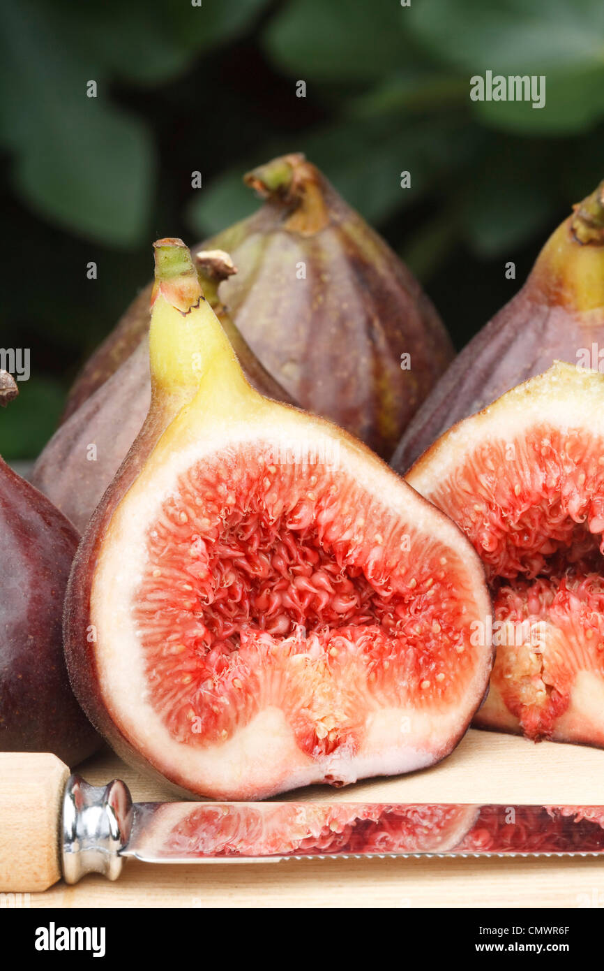 Cut figs hi-res stock photography and images - Alamy