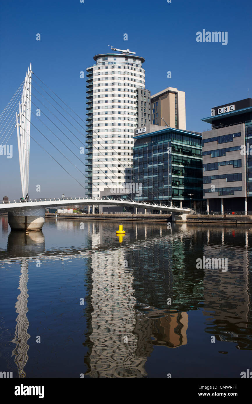 Media City footbridge crossing the Manchester Ship Canal to Media City ...