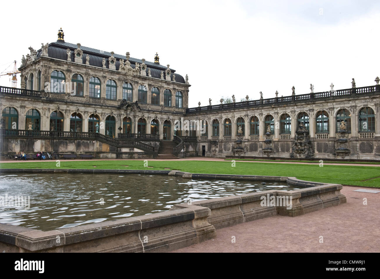 L shaped building hi-res stock photography and images - Alamy