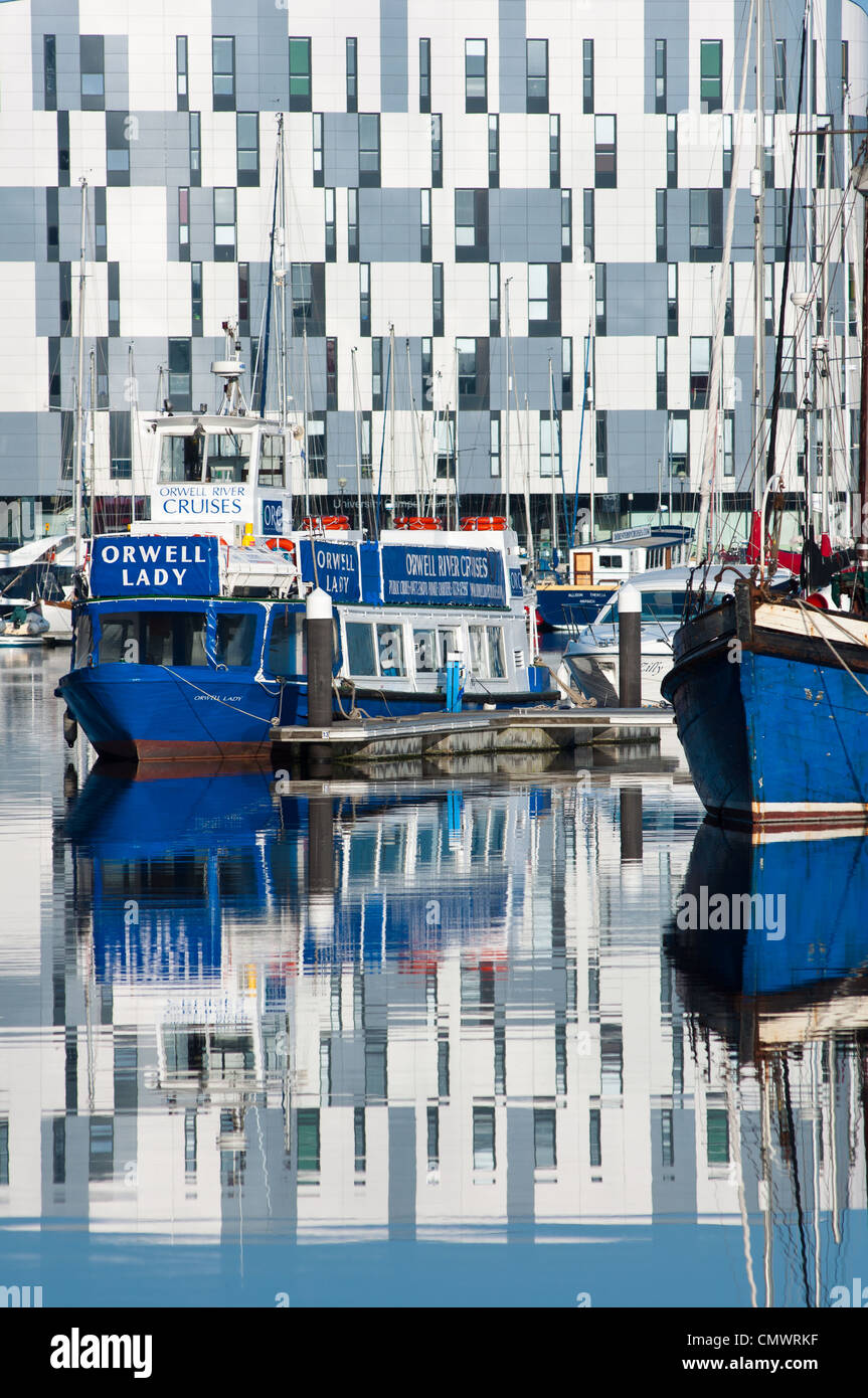 Orwell Lady, Orwell River Cruises, with University Campus Suffolk UCS ...