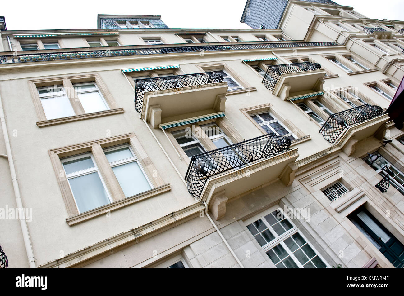 A wide shot side view of atan building Stock Photo - Alamy