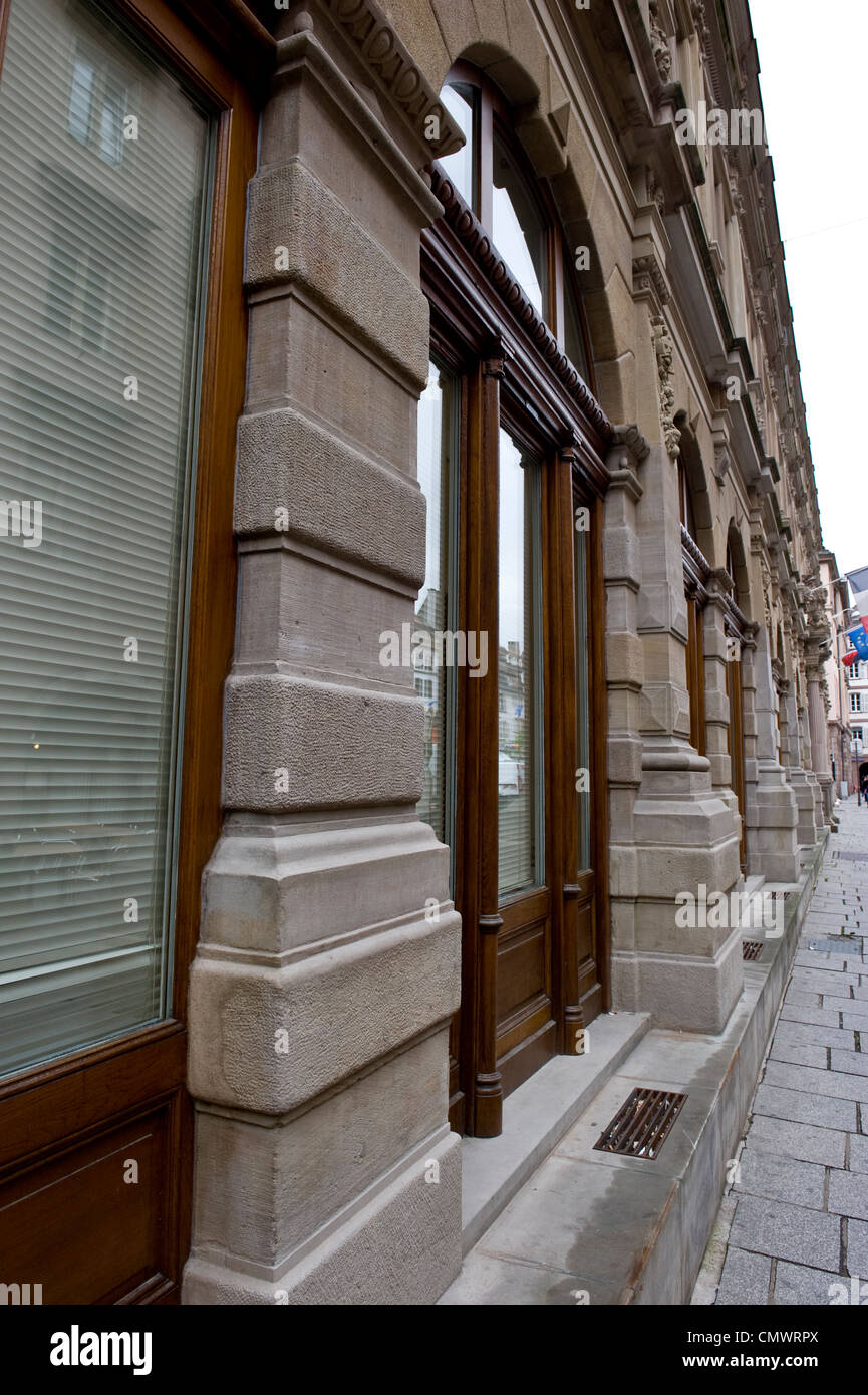 Extreme close up of the side of a grey building Stock Photo - Alamy