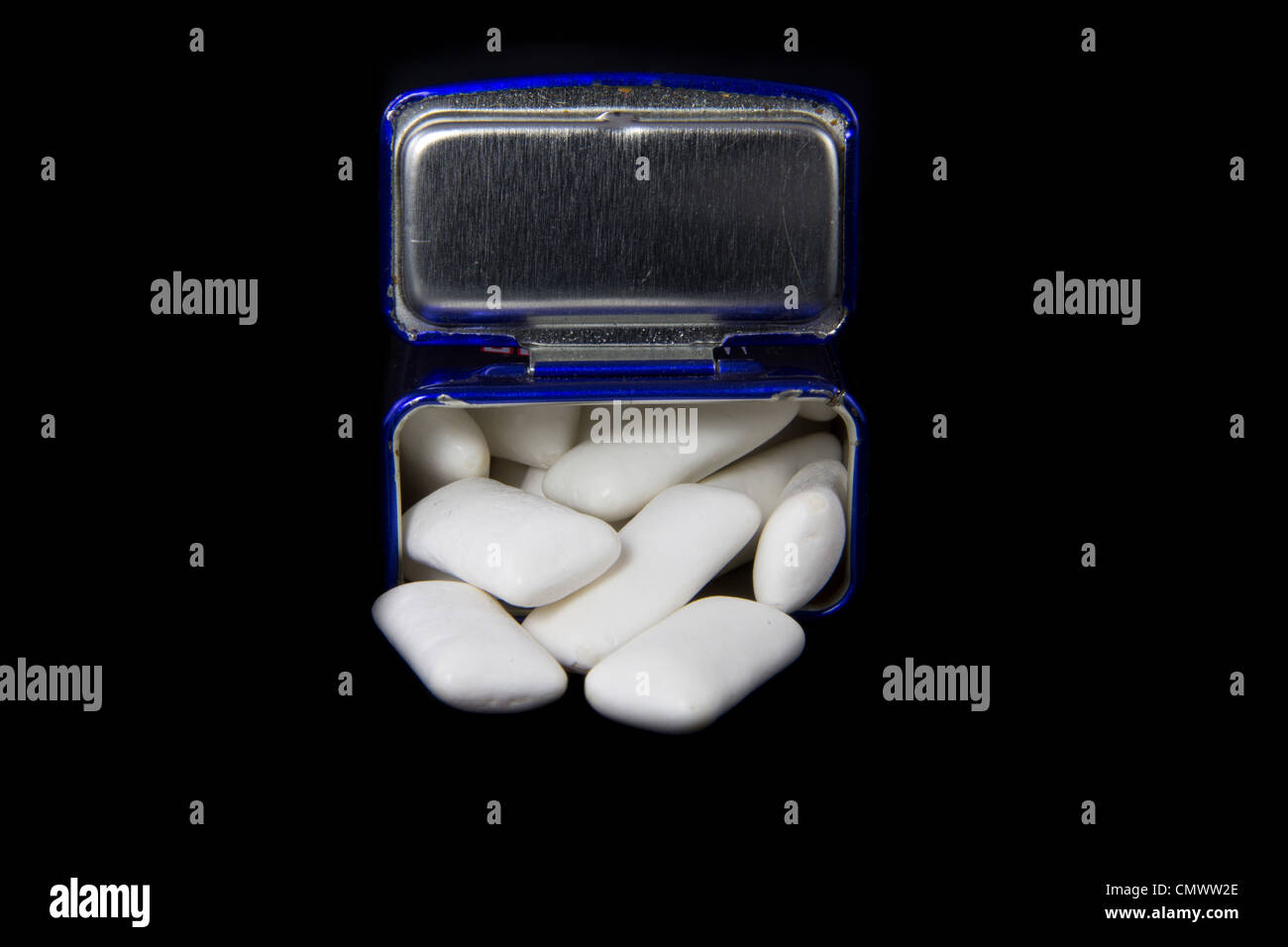 Picture of a blue box with some white gums in it Stock Photo - Alamy