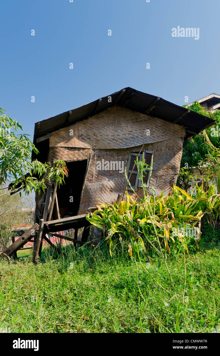 Tumbledown House, Nyaungshwe, Inle Lake, Myanmar Stock Photo - Alamy