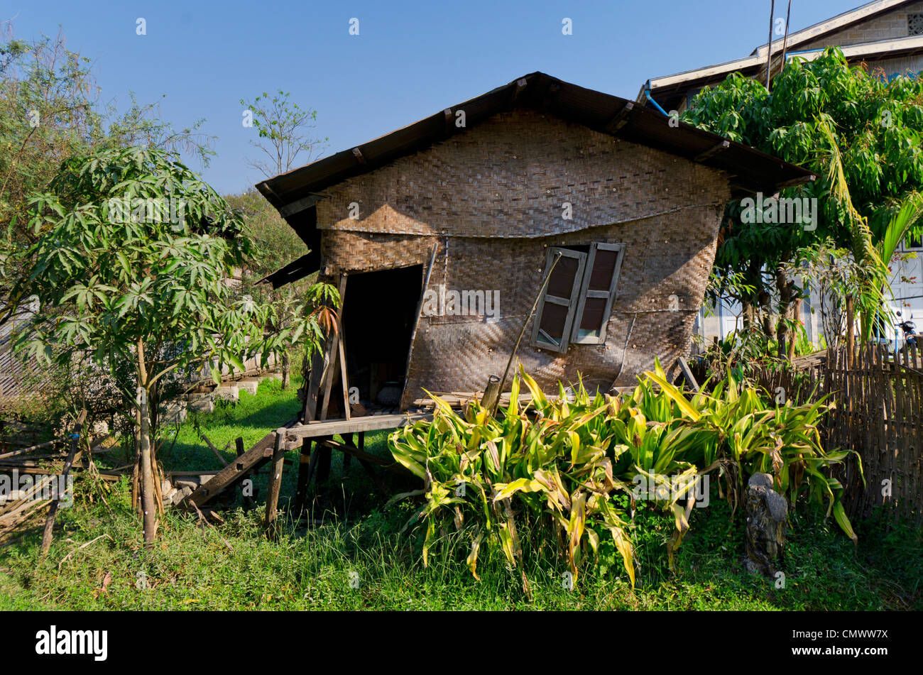 Tumbledown house hi-res stock photography and images - Alamy