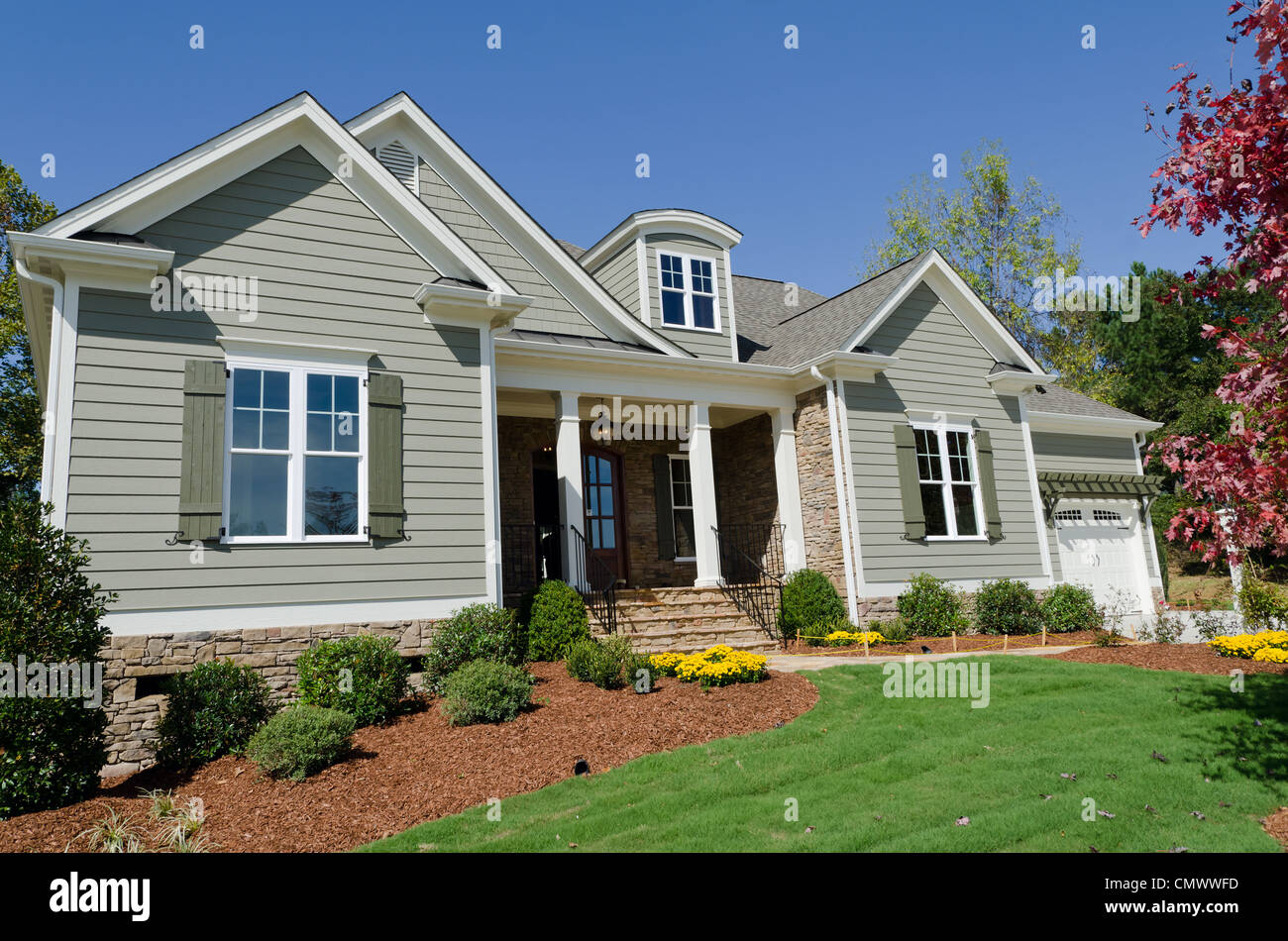 Suburban house exterior Stock Photo - Alamy