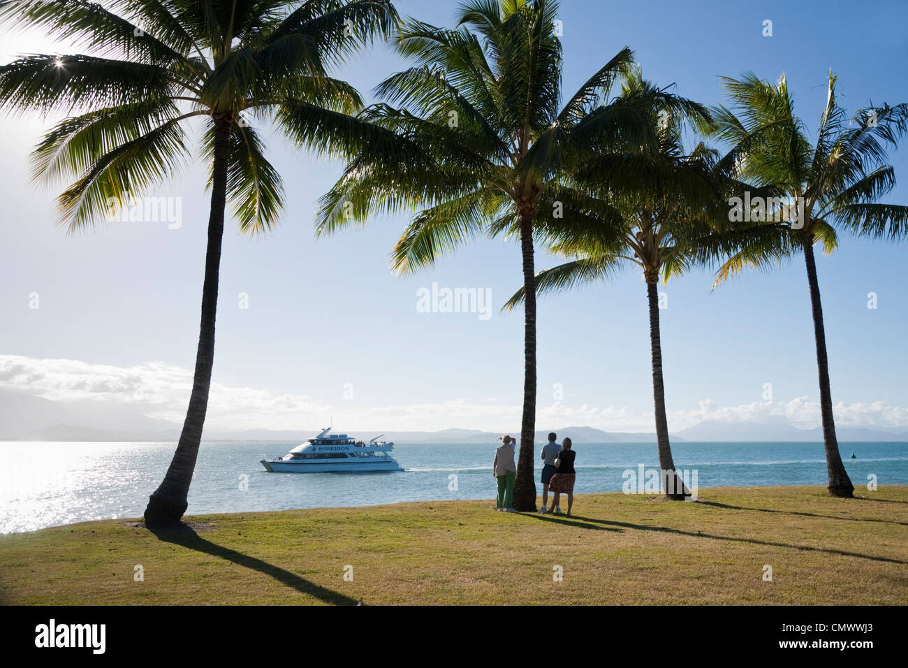 Tourist boat heading back to port viewed from Rex Smeal Park. Port ...