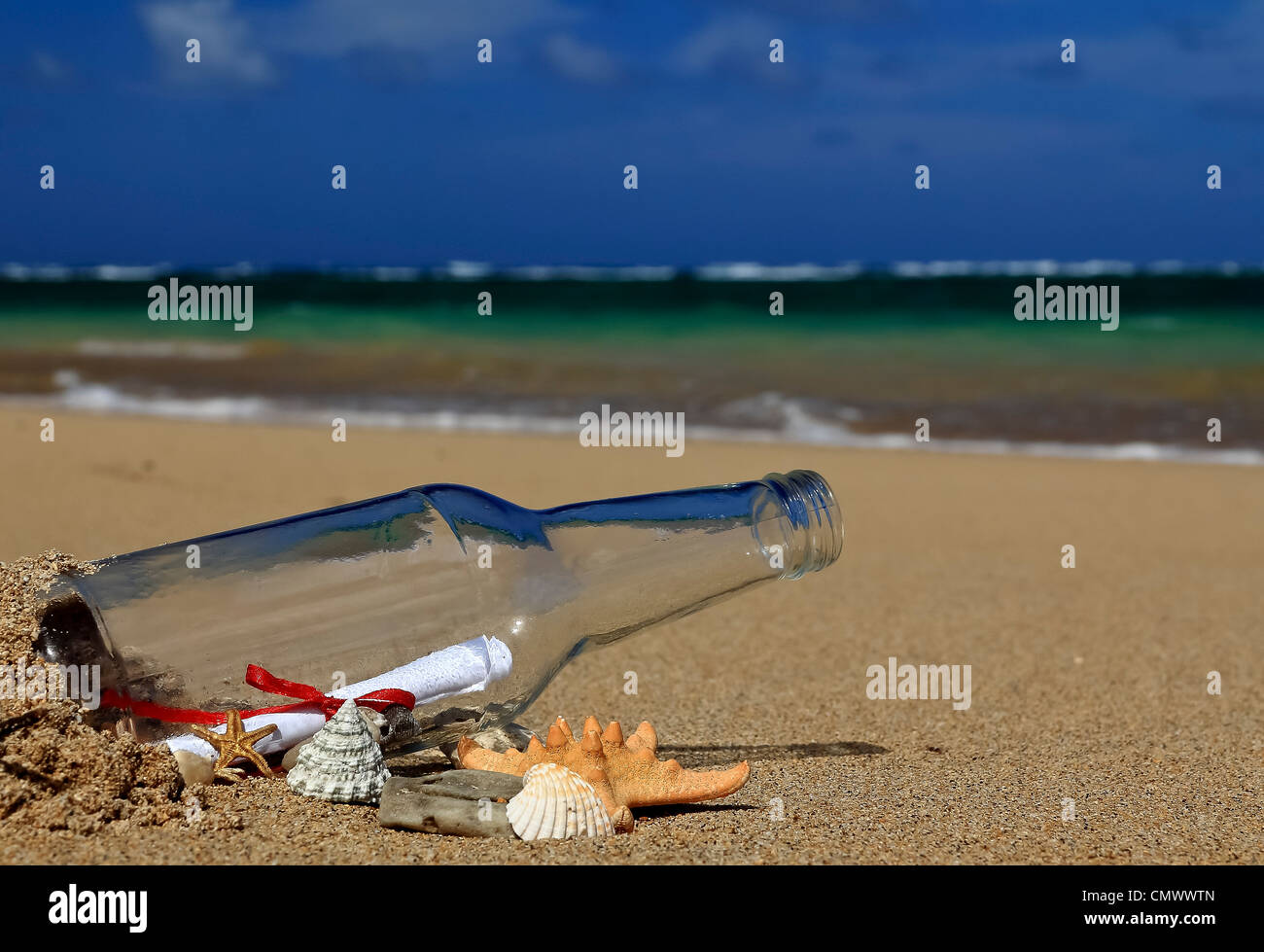 note in glass bottle on beach Stock Photo - Alamy