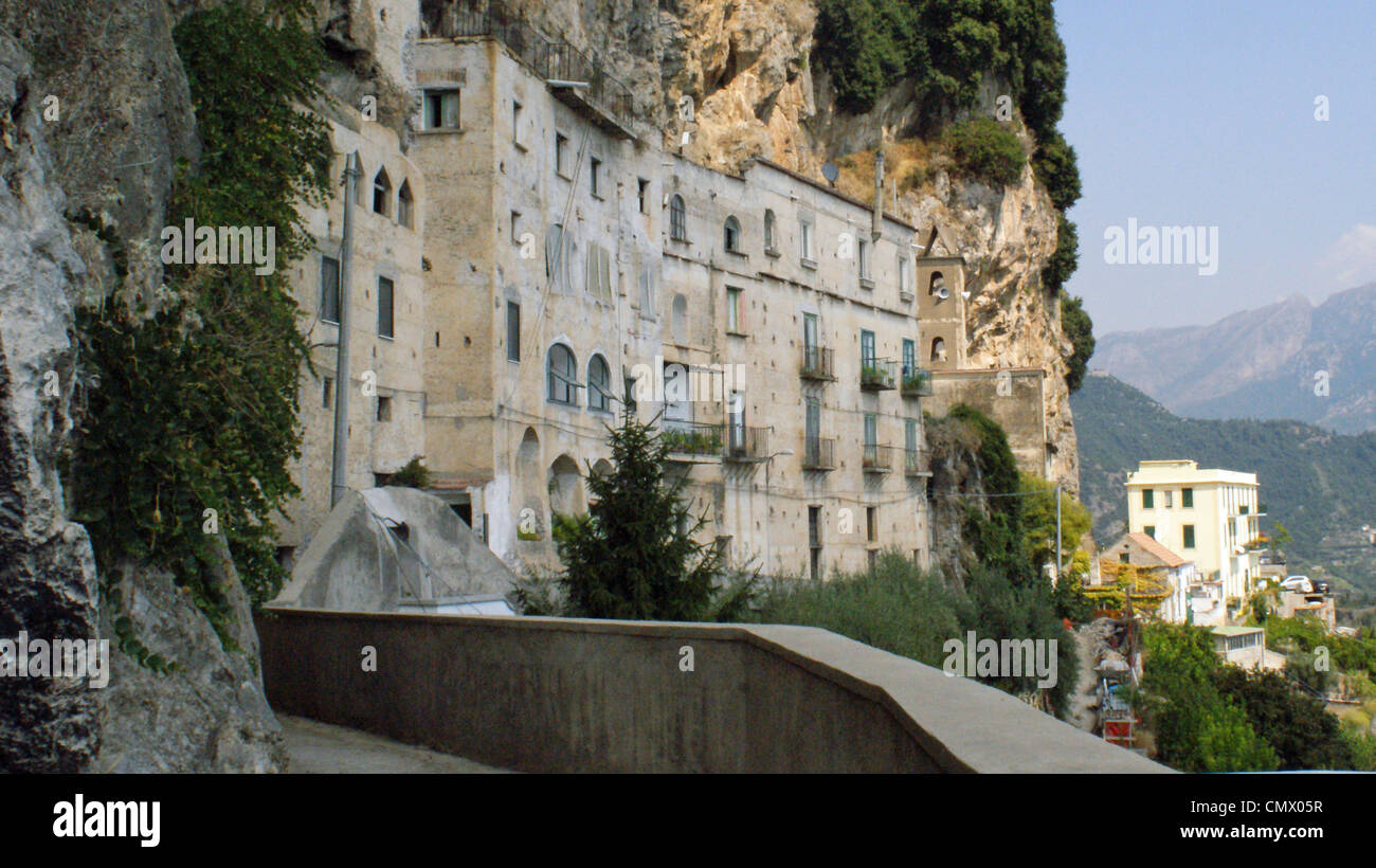 Cliff hillside hi-res stock photography and images - Alamy