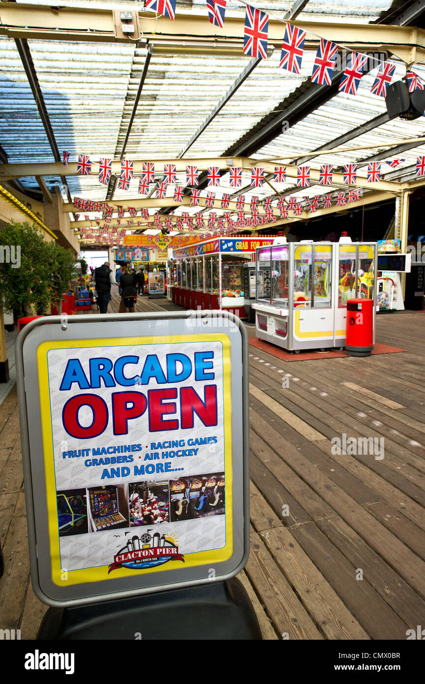 Amusement arcade on clacton pier hi-res stock photography and images ...