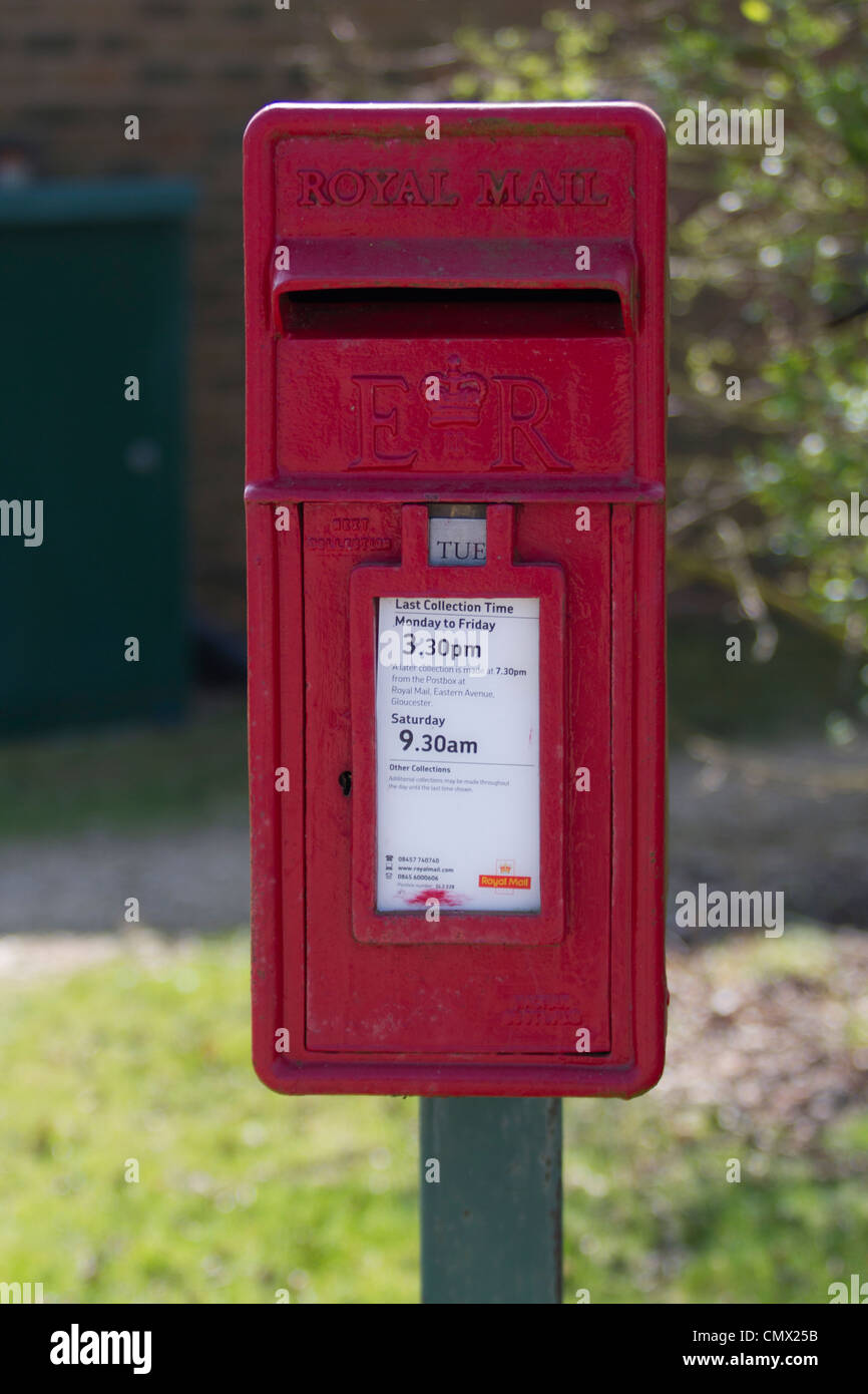 Royal mail pillar box hi-res stock photography and images - Alamy