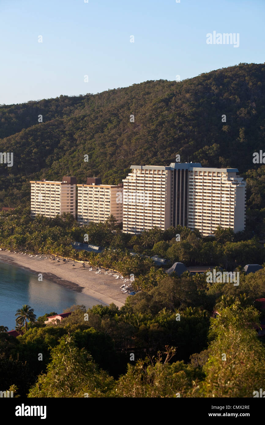 Hamilton Island resort at Catseye Beach. Hamilton Island, Whitsundays ...