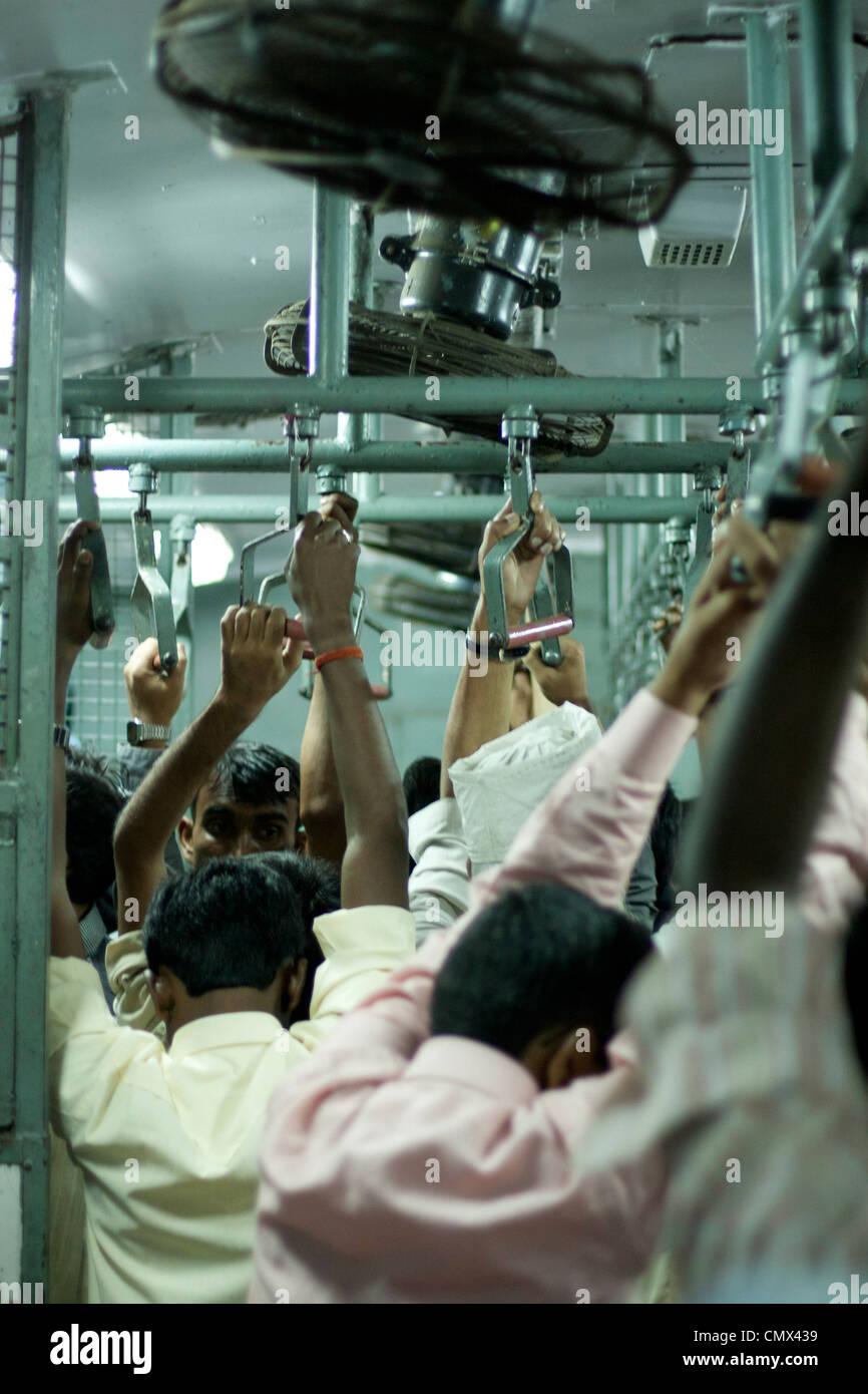 crowd of commuters on an Indian train Stock Photo - Alamy
