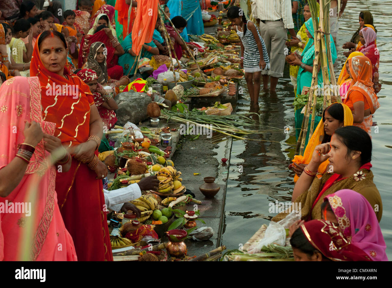 India indian woman praying worship hi-res stock photography and images ...