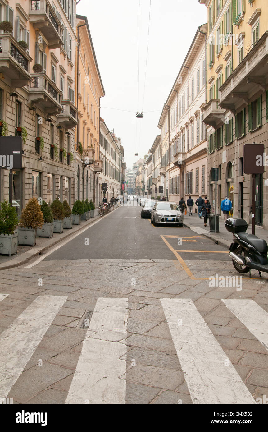 Italy milan street scene hi-res stock photography and images - Alamy