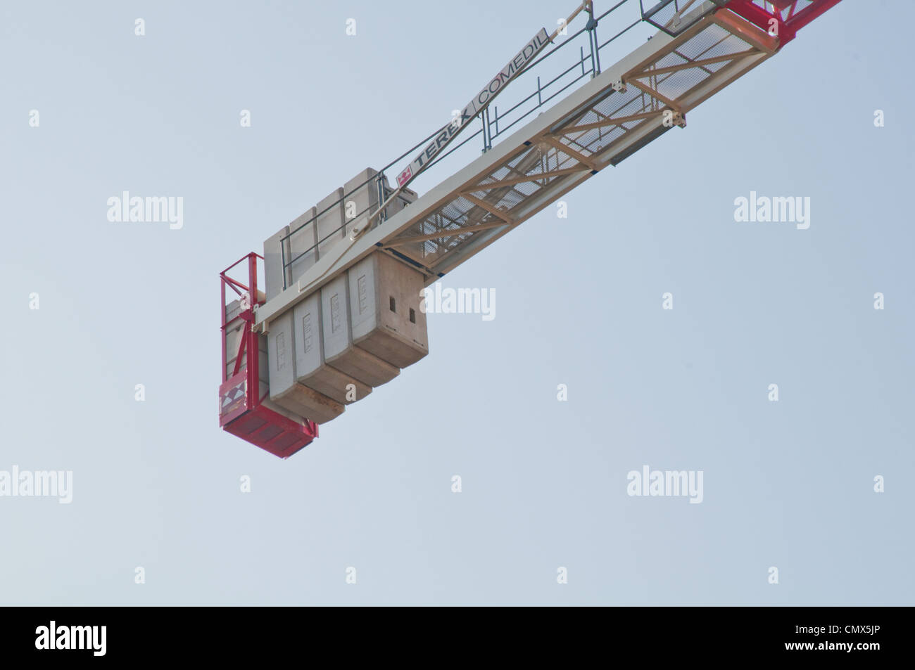 Red jib crane hi-res stock photography and images - Alamy