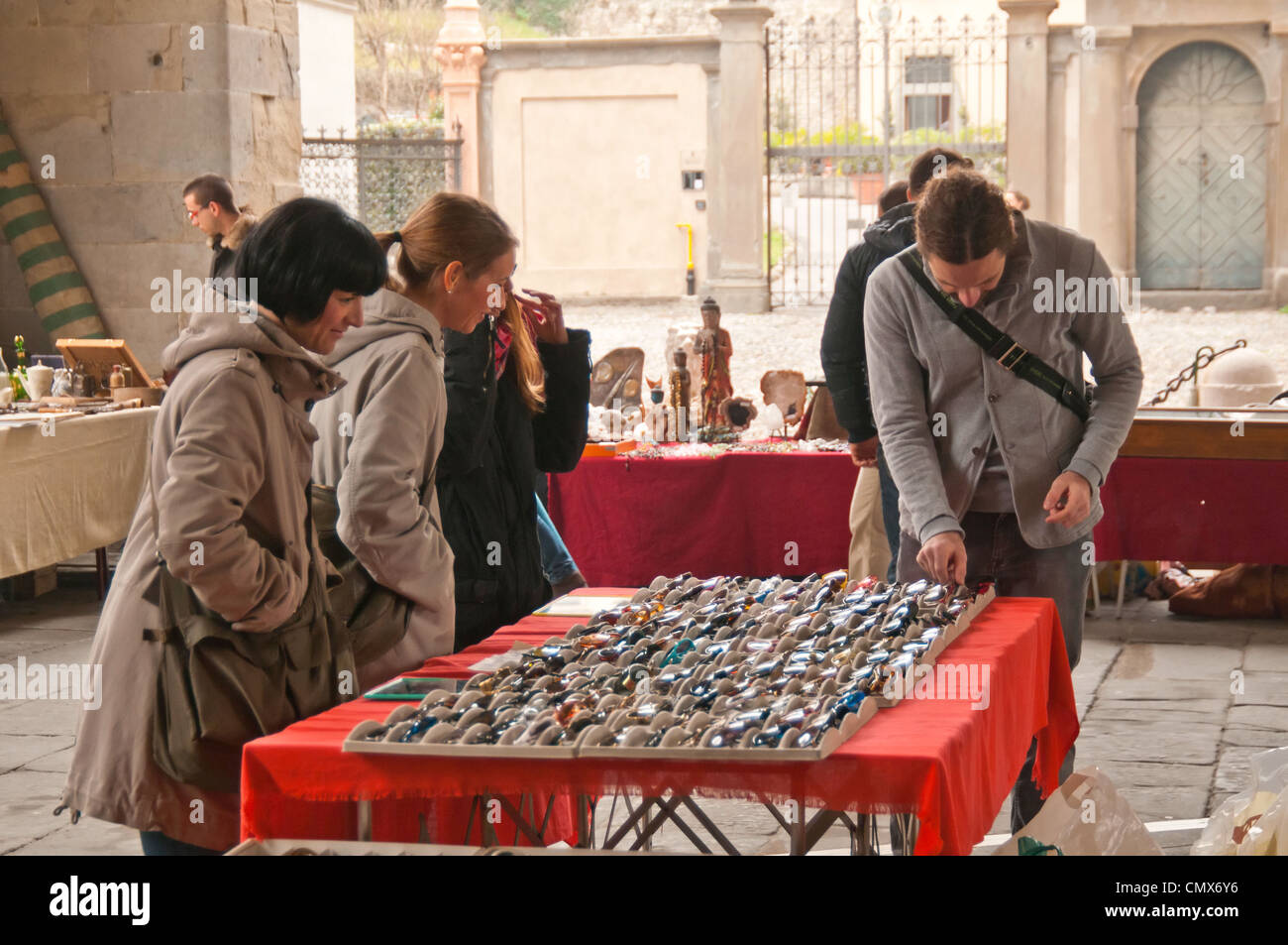 Medieval market stall hi-res stock photography and images - Alamy