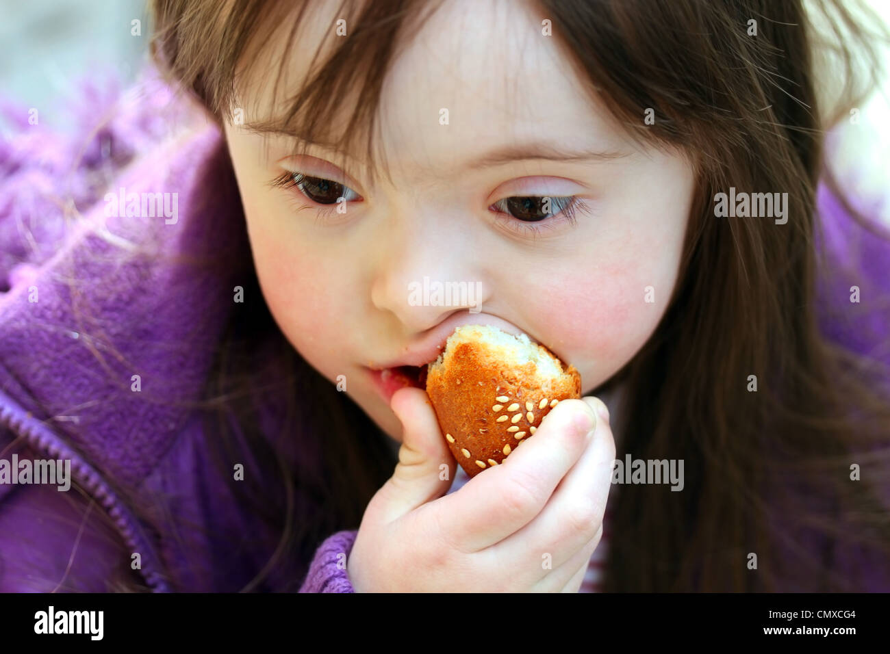 Portrait of beautiful girl that eating baguette Stock Photo - Alamy