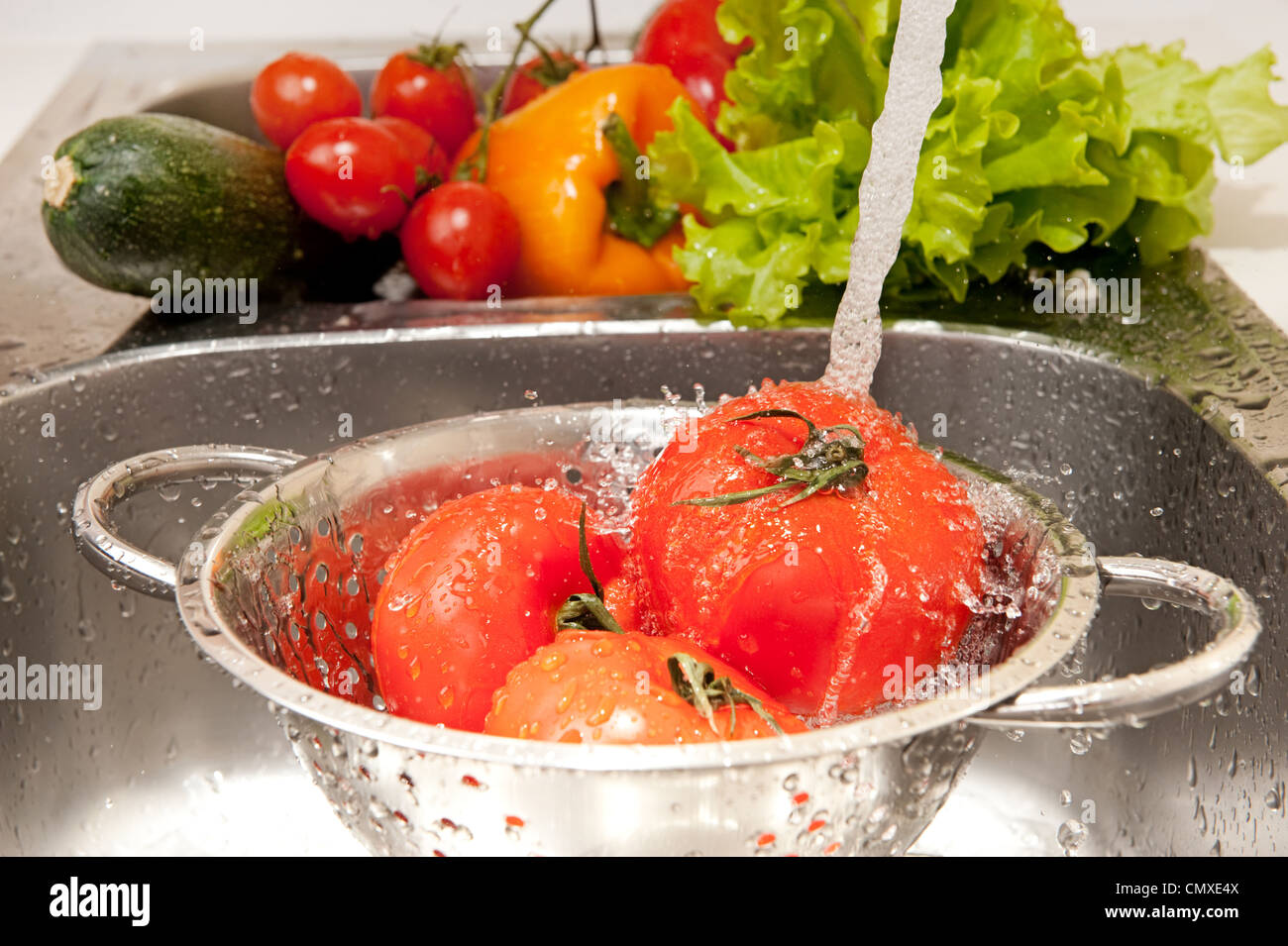 Water pouring colander hi-res stock photography and images - Alamy