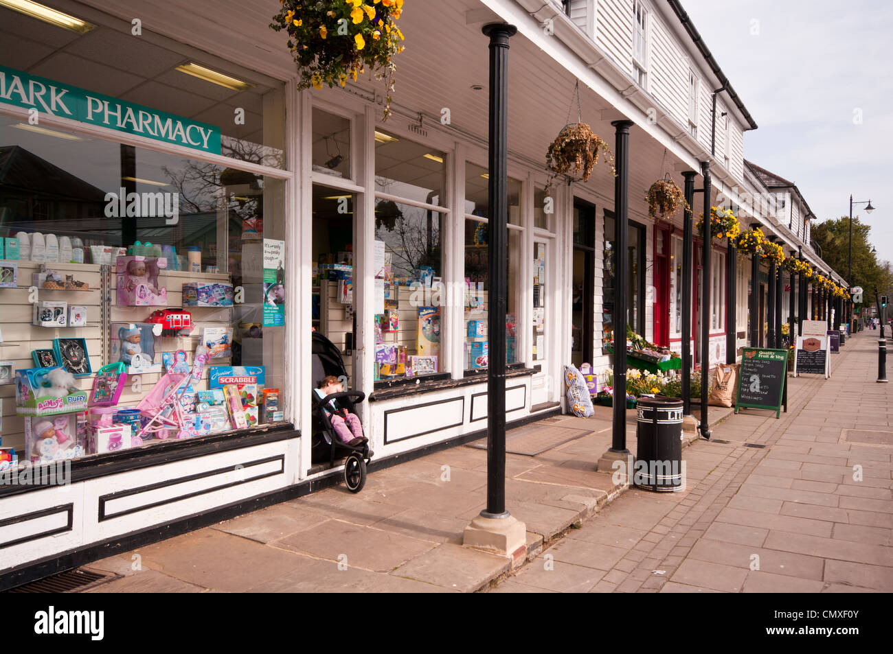 Parade of shops uk hi-res stock photography and images - Alamy